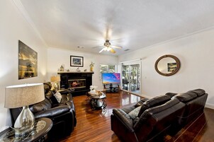 Casa, 5 quartos | Sala de estar | Televisor, leitor de DVD 