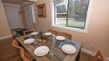 Casa, 4 quartos | Restaurantes