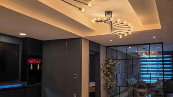 Suite Royal | Cofre no quarto, secretária, cortinas/cortinados opacos
