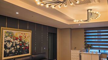 Suite Royal | Cofre no quarto, secretária, cortinas/cortinados opacos