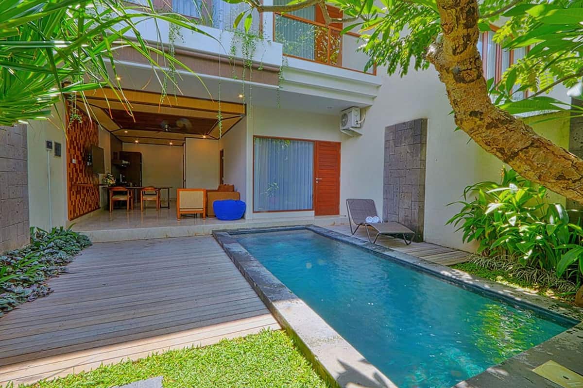 Villa, 3 quartos, vista para o jardim | Sala de estar | Televisor LED de 55 polegadas com canais por cabo, televisor 
