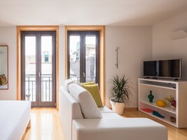 Estúdio (InSitu Trindade Quiet Studio - 2T) | Escrivaninha, cortinas blackout, quartos à prova de som