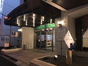 Fachada do alojamento (tarde/noite)