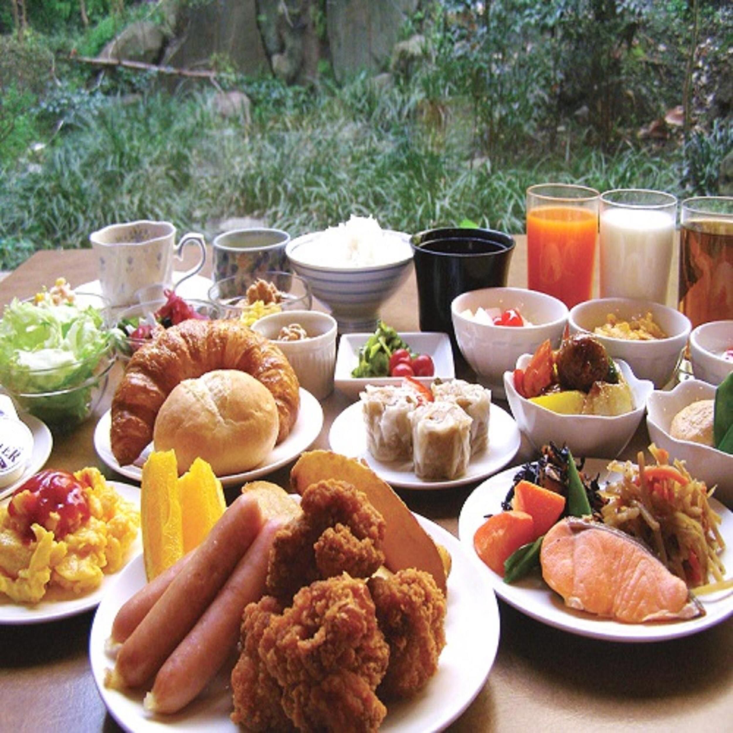 Pequeno-almoço tipo buffet diário (900 JPY por pessoa) 