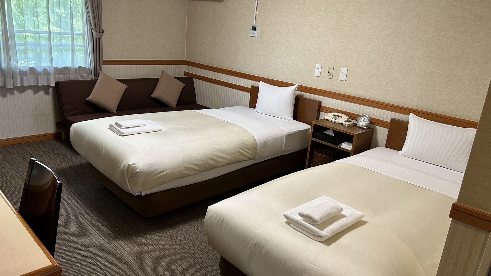 Secretária, Wi-fi grátis, roupa de cama fornecida 