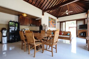 Vila, 3 quartos | Opções para refeição no quarto