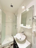 Quarto Duplo, casa de banho anexa | Berços/camas para crianças grátis, Wi-fi grátis 