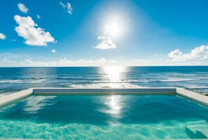 2 piscinas externas, espreguiçadeiras