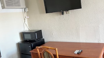 Quarto Standard, 2 camas de casal | Secretária, Wi-fi grátis, roupa de cama fornecida