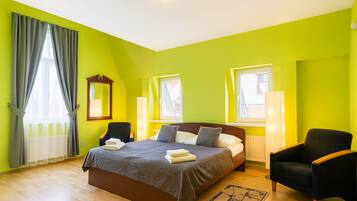 Apartamento Deluxe, 3 quartos (Family) | 1 quarto, roupa de alta qualidade, minibar, cofre no quarto