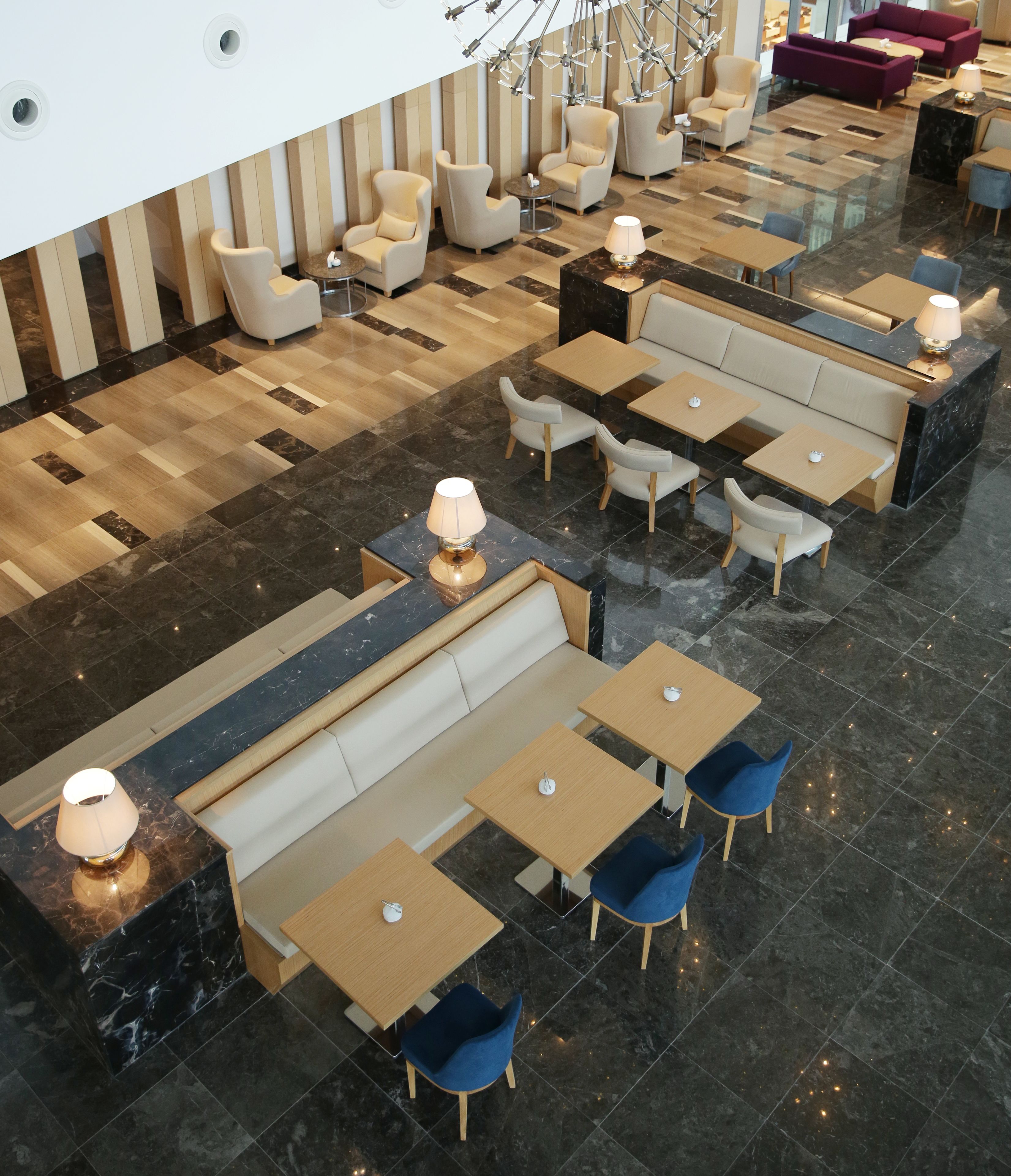 Pequeno-almoço tipo buffet diário (12 EUR por pessoa) 