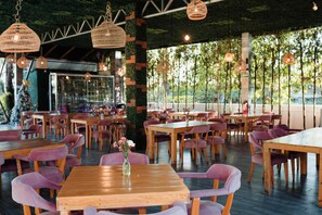 Café da manhã e almoço, culinária internacional