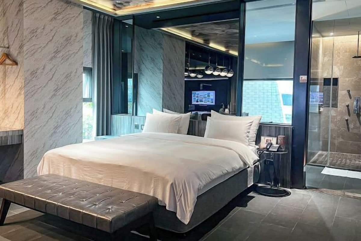 Escrivaninha, ferros/tábuas de passar roupa, Wi-Fi de cortesia