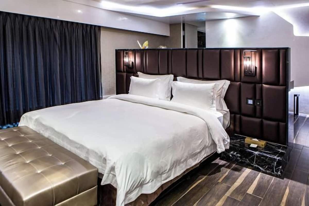 Escrivaninha, ferros/tábuas de passar roupa, Wi-Fi de cortesia