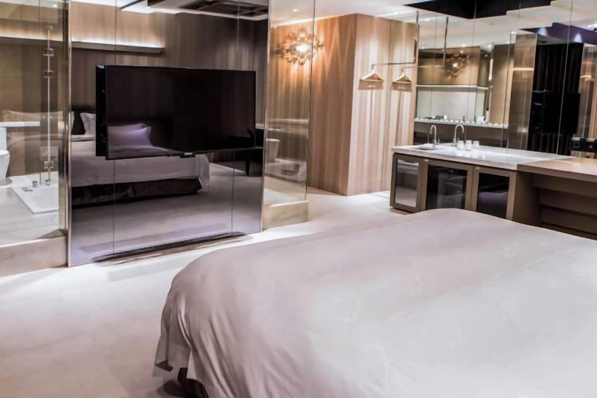 Escrivaninha, ferros/tábuas de passar roupa, Wi-Fi de cortesia