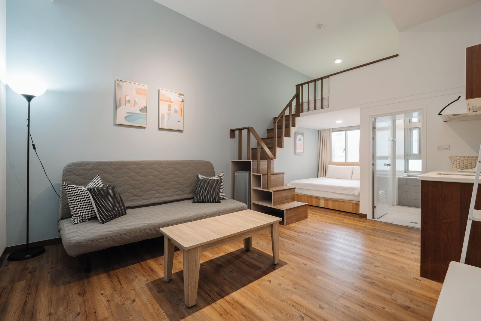 Quarto Twin Signature, 2 camas de casal | Sala de estar | Televisor LED de 32 polegadas com canais por cabo, televisor 