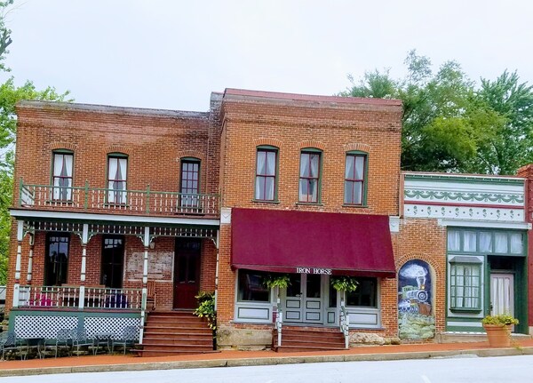 Iron Horse Hotel - Missouri