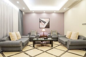 Vila real | Roupas de cama premium, frigobar, cofres nos quartos, escrivaninha