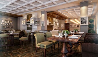 Pequenos-almoços, almoços, jantares servidos, cozinha internacional 