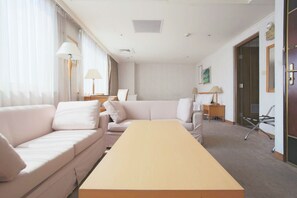Quarto triplo luxo | Escrivaninha, cortinas blackout, quartos à prova de som