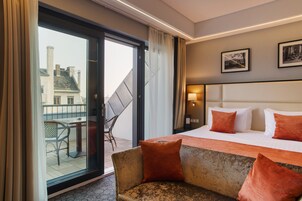 Quarto Duplo Superior, varanda | Roupa hipoalergénica, minibar, cofre no quarto, secretária 