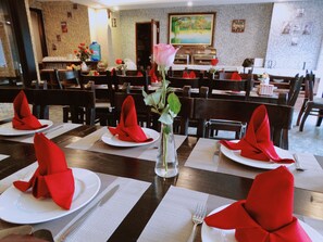 Pequenos-almoços servidos, cozinha local e internacional 