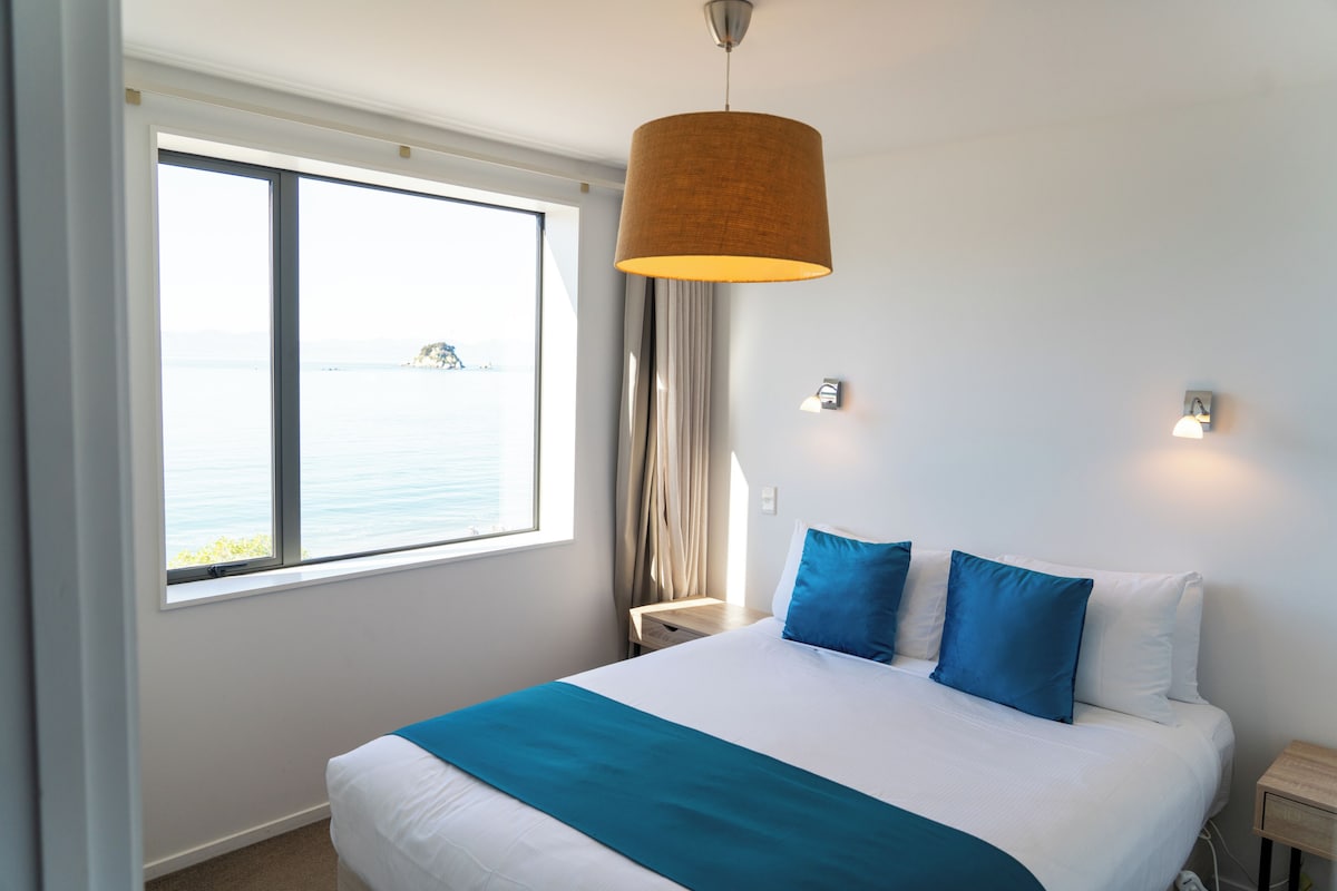 Apartamento Comfort, 2 quartos, vista para o mar | Secretária adequada para computadores portáteis, quartos insonorizados