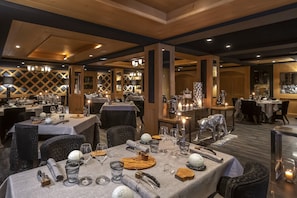 2 restaurantes: opção de café da manhã, almoço e jantar