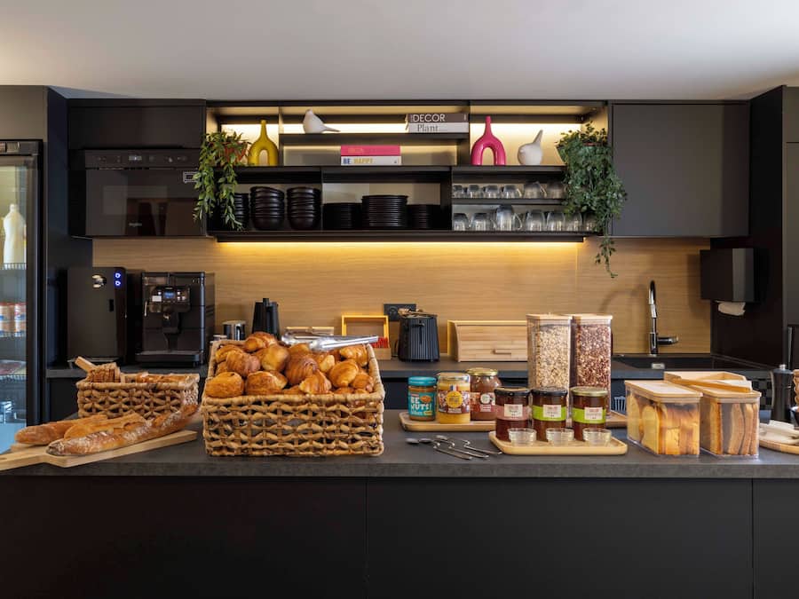 Café da manhã com buffet todos os dias (EUR 14 por pessoa)