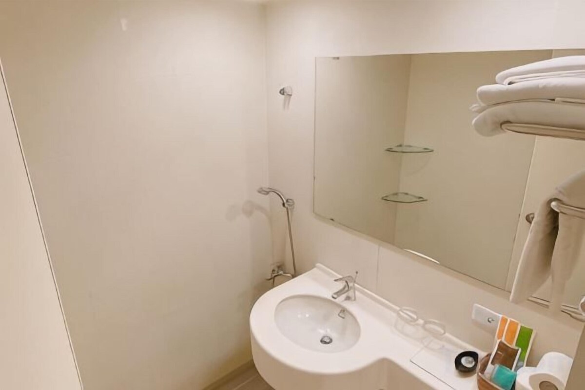 Casa de banho | Um polibã, artigos de higiene pessoal grátis, um secador de cabelo 