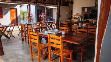 Pequeno-almoço tipo buffet diário incluído