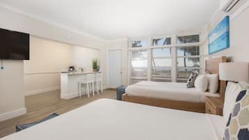 Suíte superior, 2 camas Queen, cozinha americana, vista para a baía | Ferros/tábuas de passar roupa, Wi-Fi de cortesia, roupa de cama