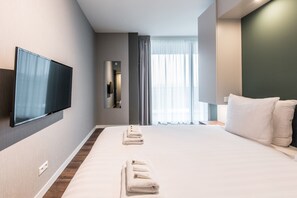 XL 2 Bedroom Apartment, Balcony,Sofa Bed | Secretária adequada para computadores portáteis, ferro/tábua de engomar 