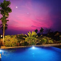 Terraço com espreguiçadeiras