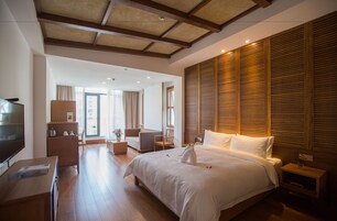 Quarto superior, no pátio | Cofres nos quartos, escrivaninha, cortinas blackout, Wi-Fi de cortesia