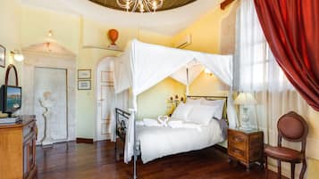 Quarto Duplo, vista para o mar (Oval) | Casa de banho | Um polibã, produtos de higiene exclusivos, um secador de cabelo