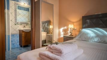 Villa, 3 quartos, piscina privativa | 3 quartos, roupa de alta qualidade, cofre no quarto, secretária
