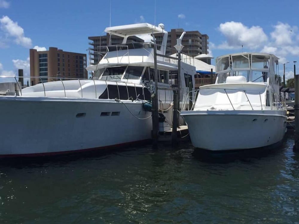 Classic Yacht Rentals At Florabama - Florida
