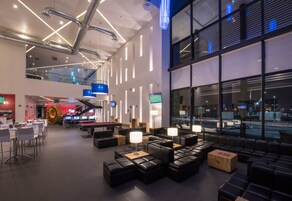 Almoços e jantares servidos, incluindo cozinha internacional 