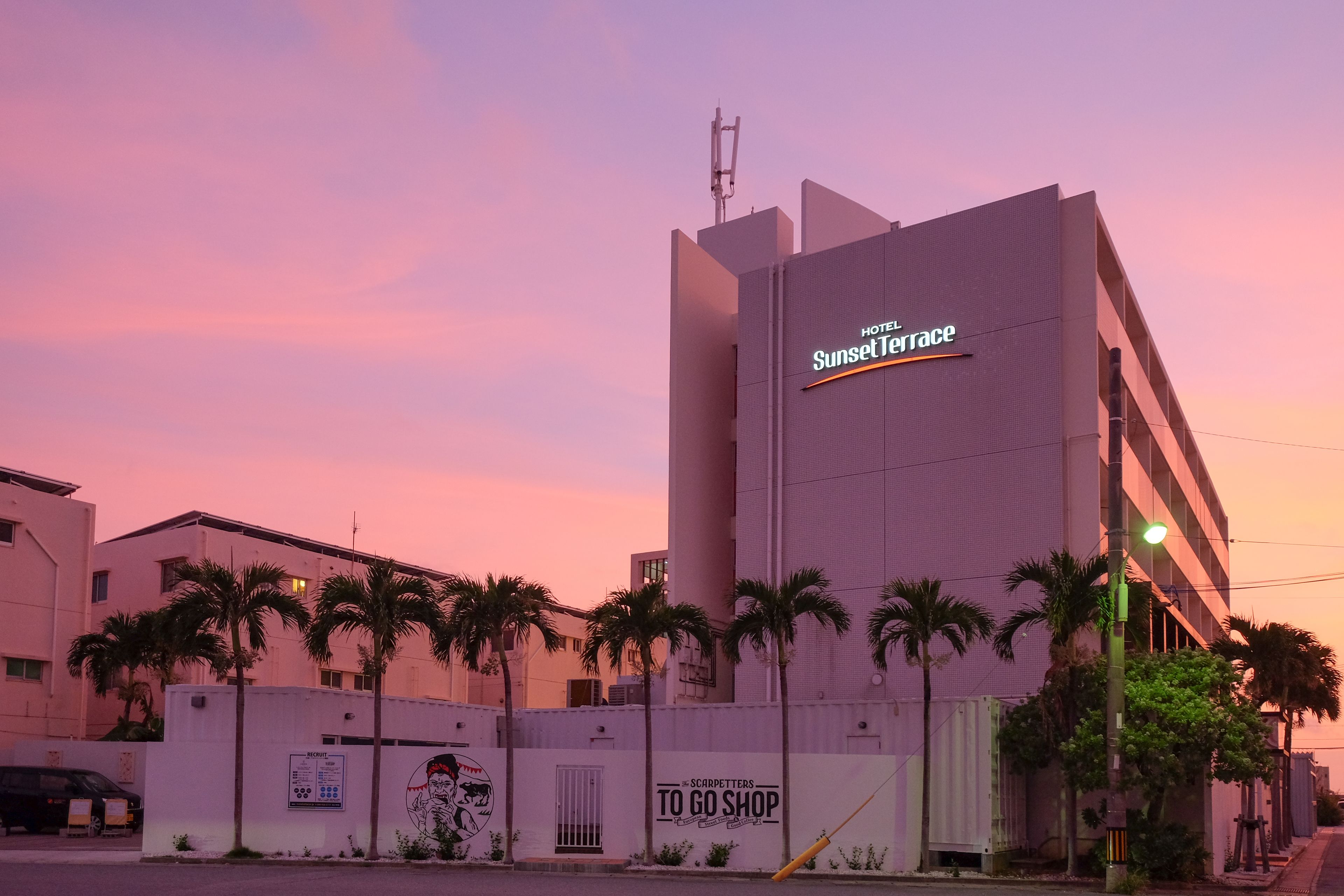 Fachada do alojamento (tarde/noite)