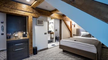 Attic Double | Roupas de cama premium, cofres nos quartos, escrivaninha