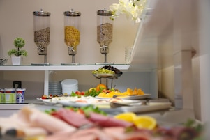 Café da manhã (EUR 5 por pessoa)