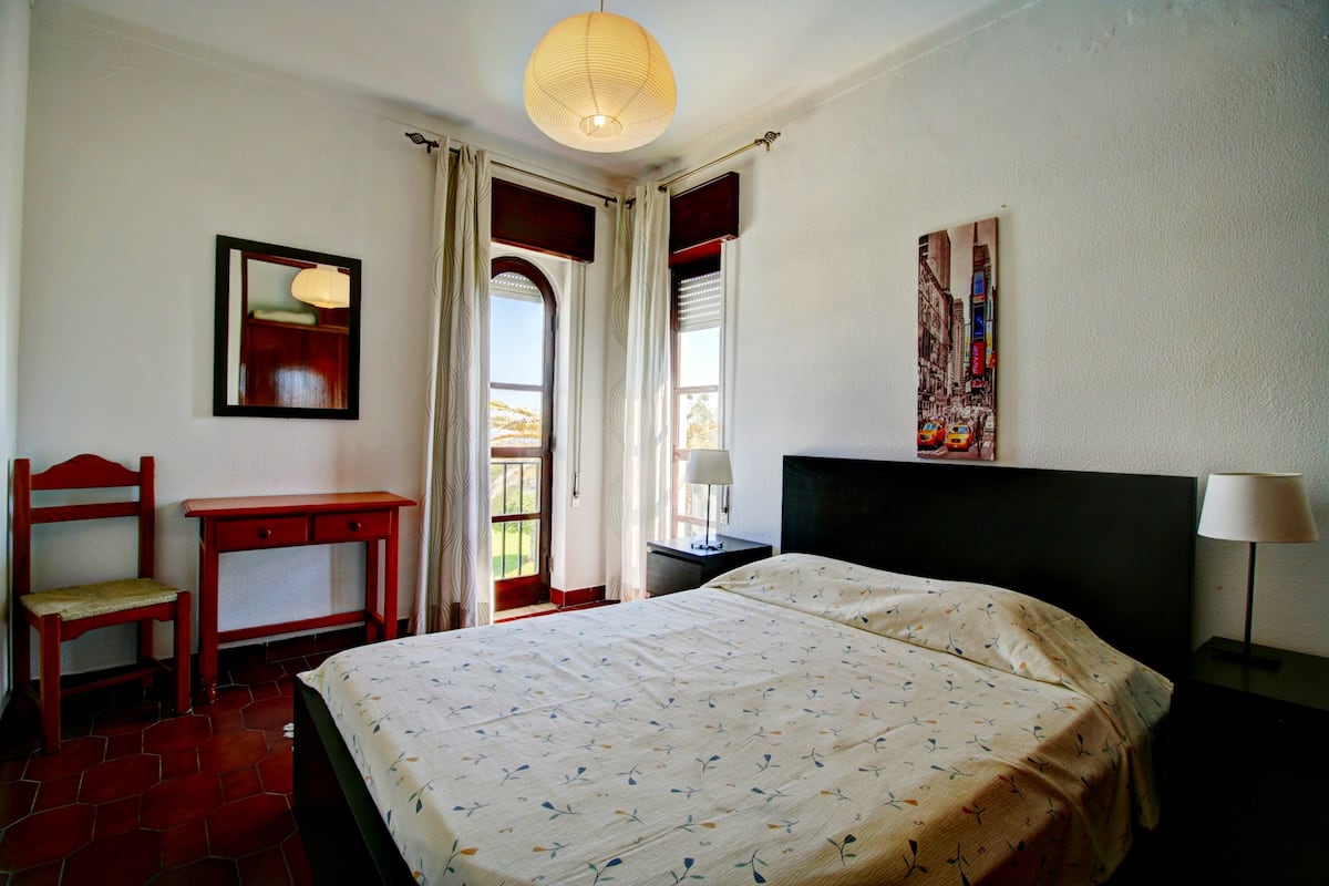 Apartamento, 4 quartos | Ferros/tábuas de passar roupa, berços (sobretaxa), Wi-Fi de cortesia