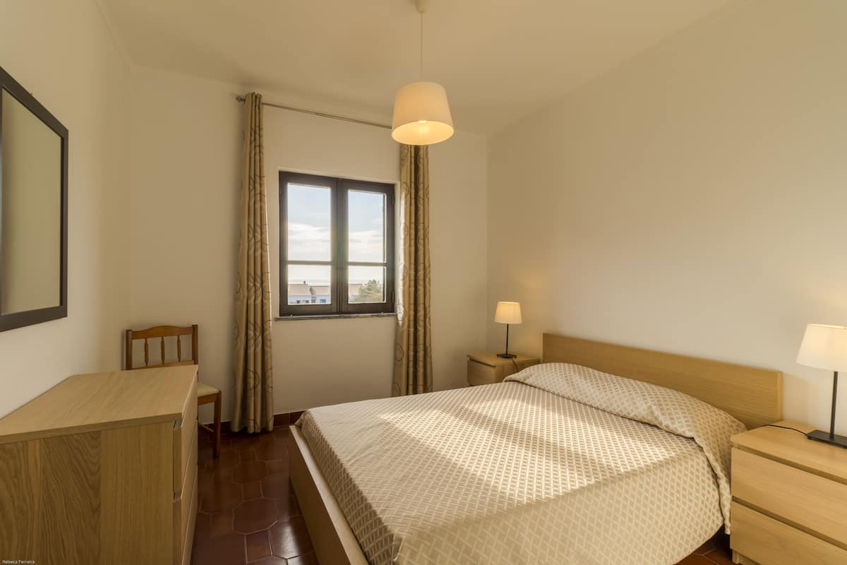 Apartamento, 3 quartos (Mid) | Ferros/tábuas de passar roupa, berços (sobretaxa), Wi-Fi de cortesia