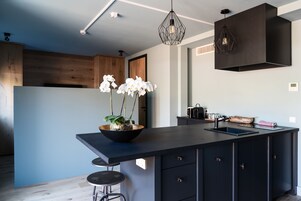 Quarto família | Cozinha privada | Geladeira, cafeteira/chaleira, chaleira elétrica