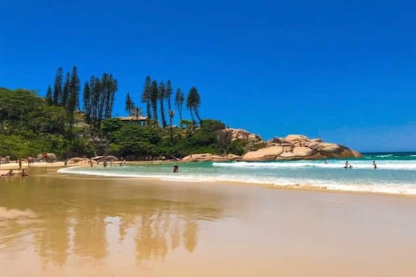 Perto da praia, mergulho