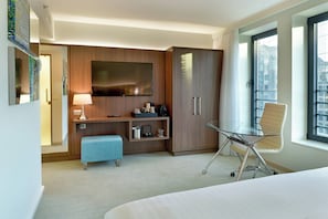 Quarto executivo, 1 cama King | Cofres nos quartos, escrivaninha, cortinas blackout