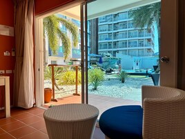 Family Pool Access | Cofre no quarto, secretária, cortinas/cortinados opacos 
