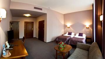 Exclusive Room 101, 110, 111 | Cofres nos quartos, escrivaninha, ferros/tábuas de passar roupa