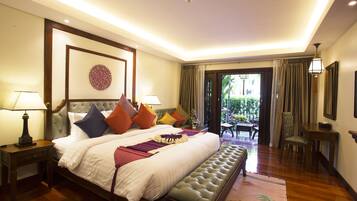 Quarto casal executivo | Roupas de cama premium, edredons de pluma, frigobar, cofres nos quartos